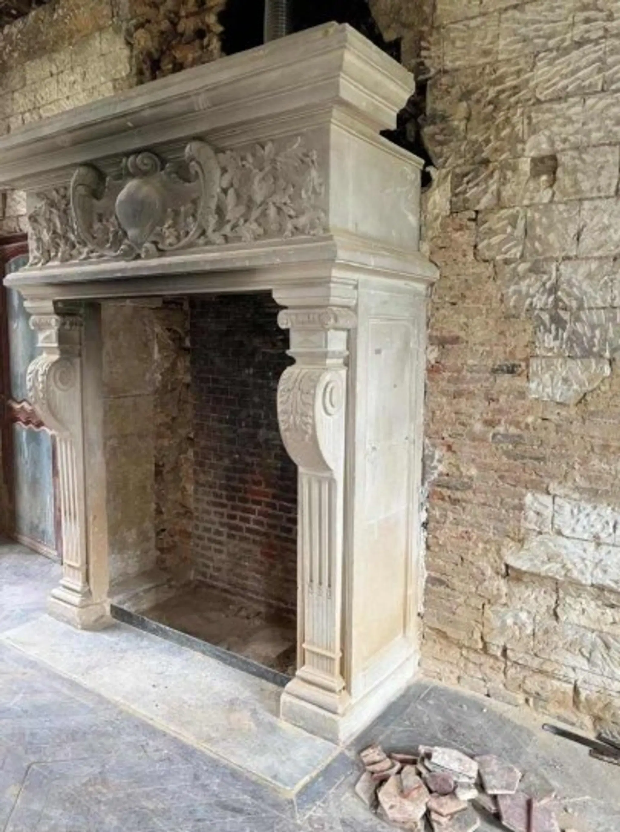 Luxury Limestone Marble Fireplaces | Luxury Interior Mantels